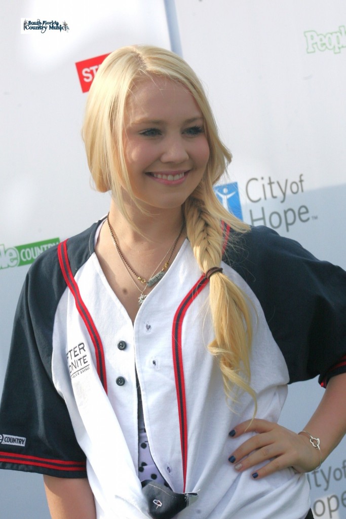 VIDEO: Raelynn “Boyfriend” (live) | South Florida Country Music